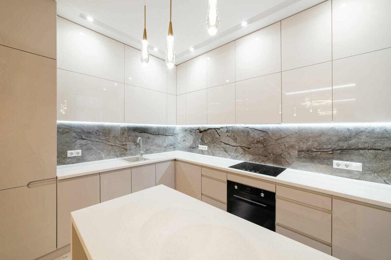The Hottest Kitchen Splashback Trends for 2025 - Ross's Discount Home ...
